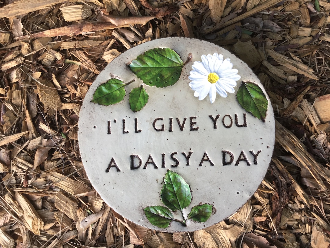 9 In. Round Solid Concrete Daisy Stepping Stone/garden Stone - Etsy