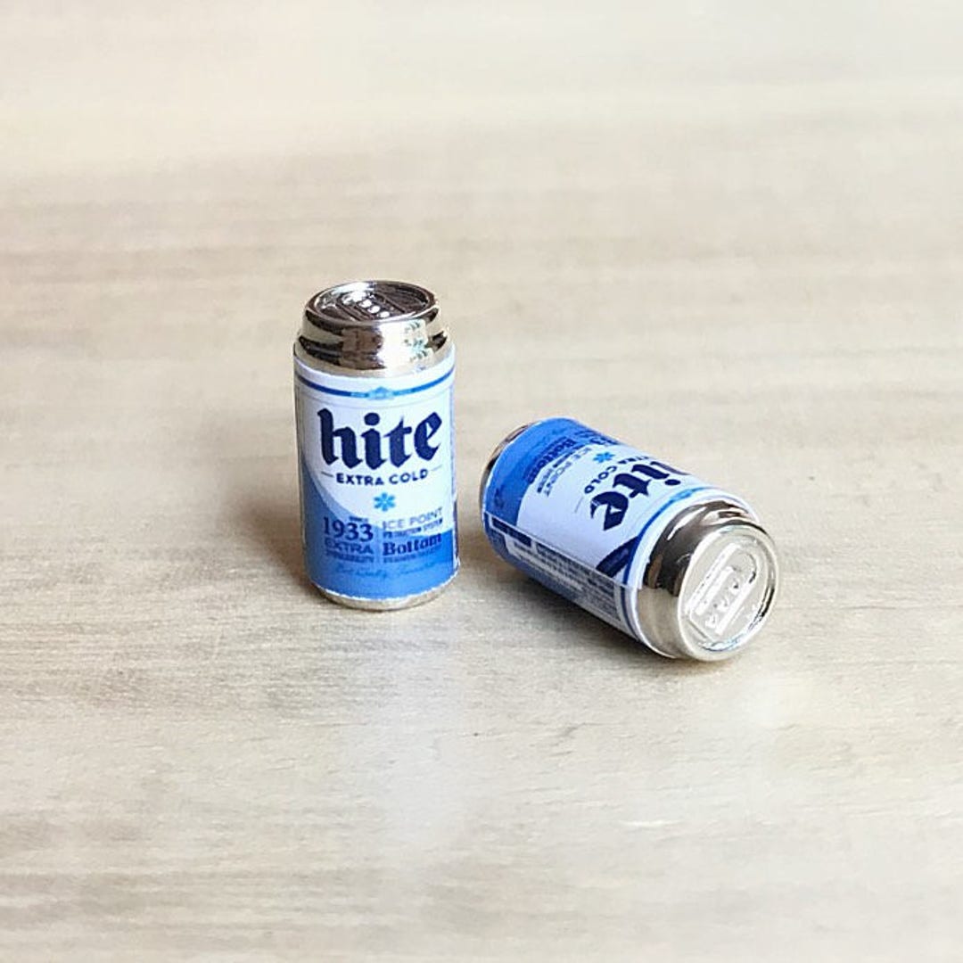 Cerveza en miniatura, latas de cerveza en miniatura, alcohol en ...