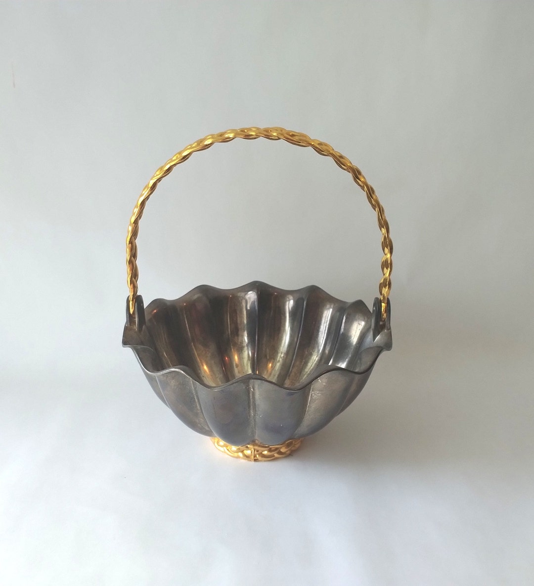 Round Scalloped Silver Plated Basket Gold Handle Fruit Basket HEAVY ...