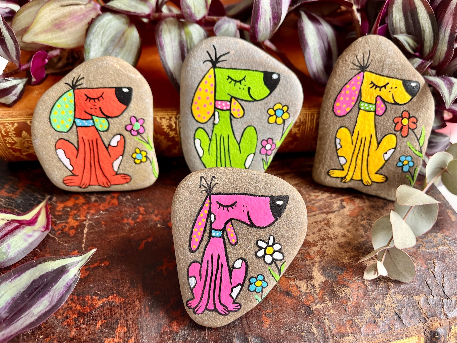 Romantic Painted Stone, Lovely Dogs, Hand Painted Stone With Dogs ...