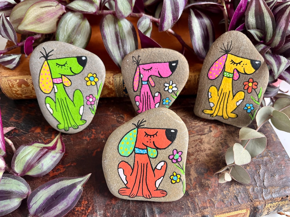 Romantic Painted Stone, Lovely Dogs, Hand Painted Stone With Dogs ...
