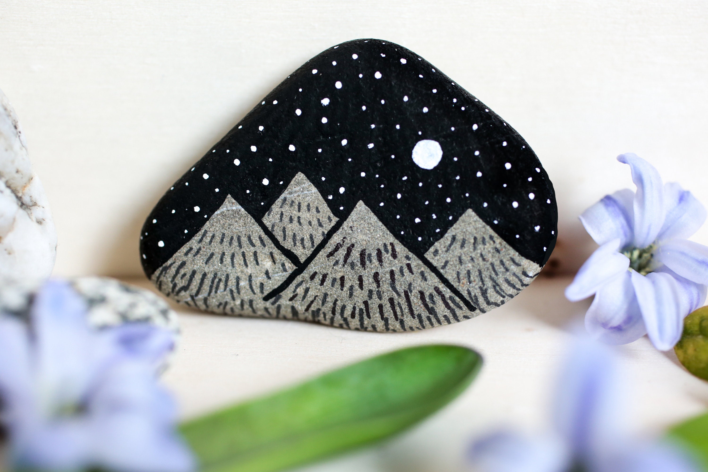 Hand Painted Stone, Painted Pebble, Decorated Stone-mountains, Stone ...