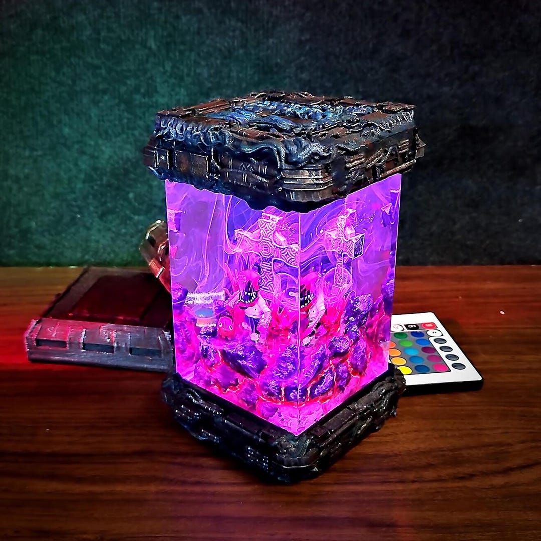 Ch.ain\sa.w Ma.n Hand.made Epoxy Resin Lamp, Resin Art, Custom Epoxy ...