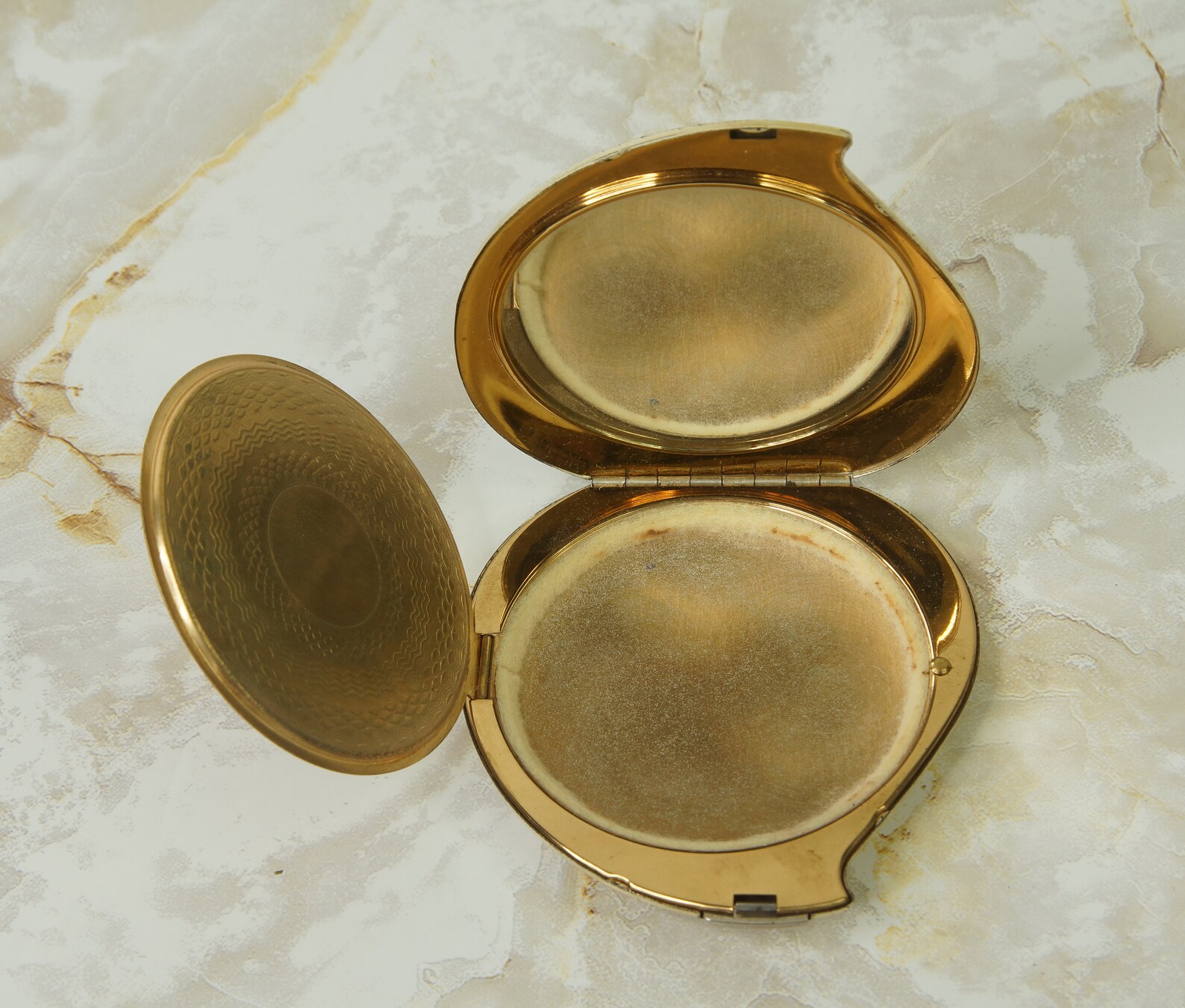 Vintage Elgin American Heart Compact: Gold Floral Design, USA Made - Etsy
