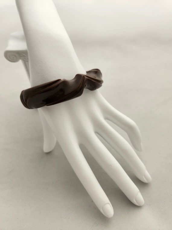 Bakelite 1940’s Chocolate Brown Intricately Carved Vi… - Gem