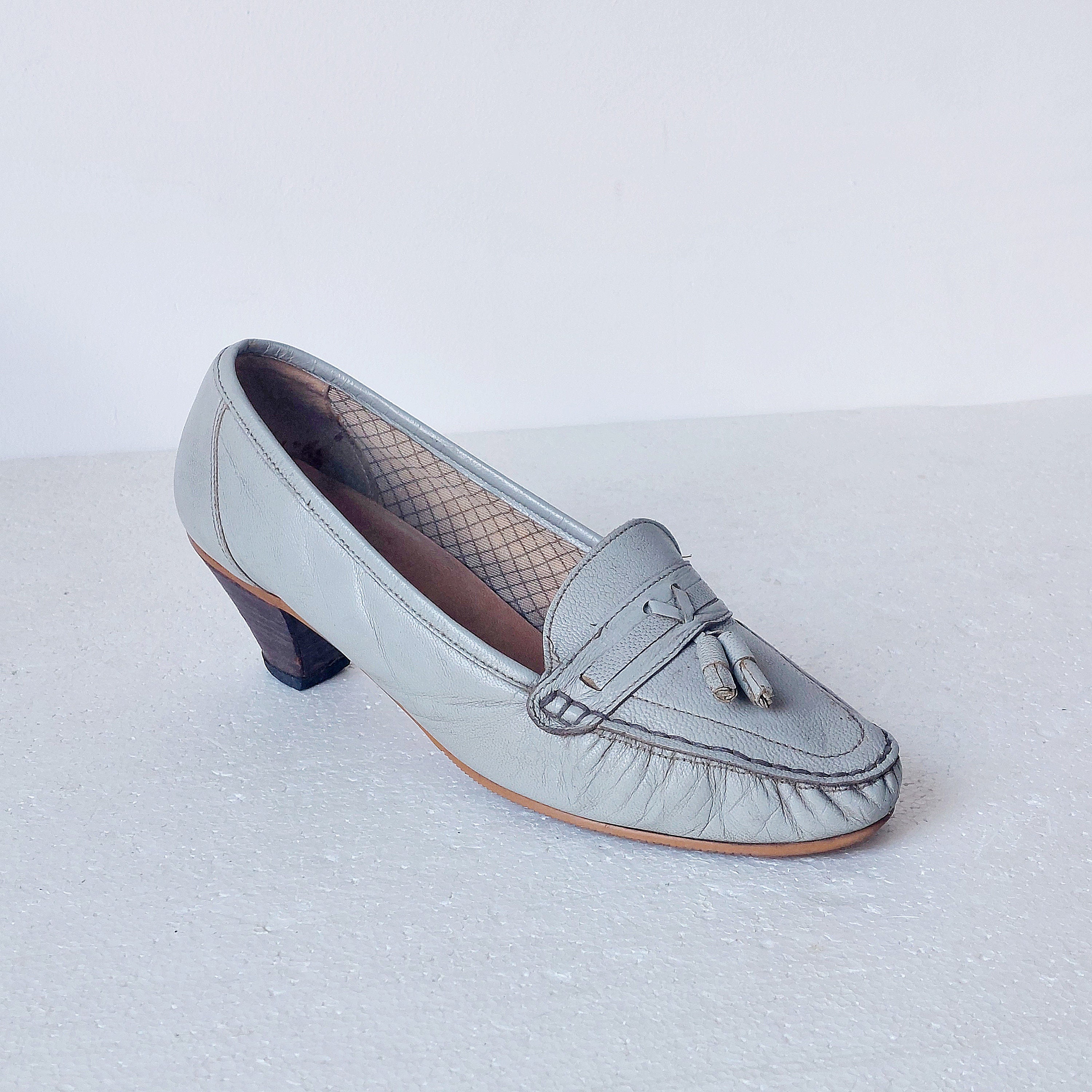 60s 70s Neutral Color Leather Classic Chic Twee Mid Heel Pumps Slip on ...