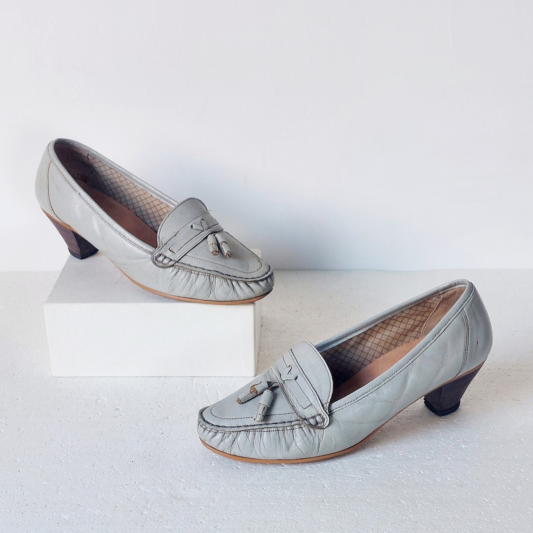 60s 70s Neutral Color Leather Classic Chic Twee Mid Heel Pumps Slip on ...