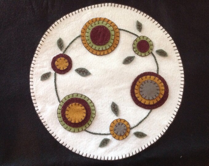 Circle of Flowers Primitive Penny Rug - Etsy