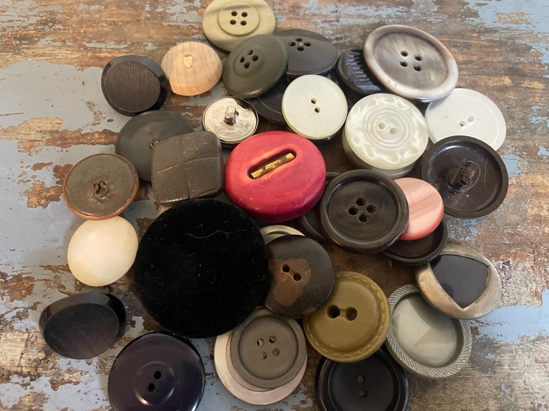30 Large Vintage Buttons for Crafts or Sewing. Multi-color Buttons ...