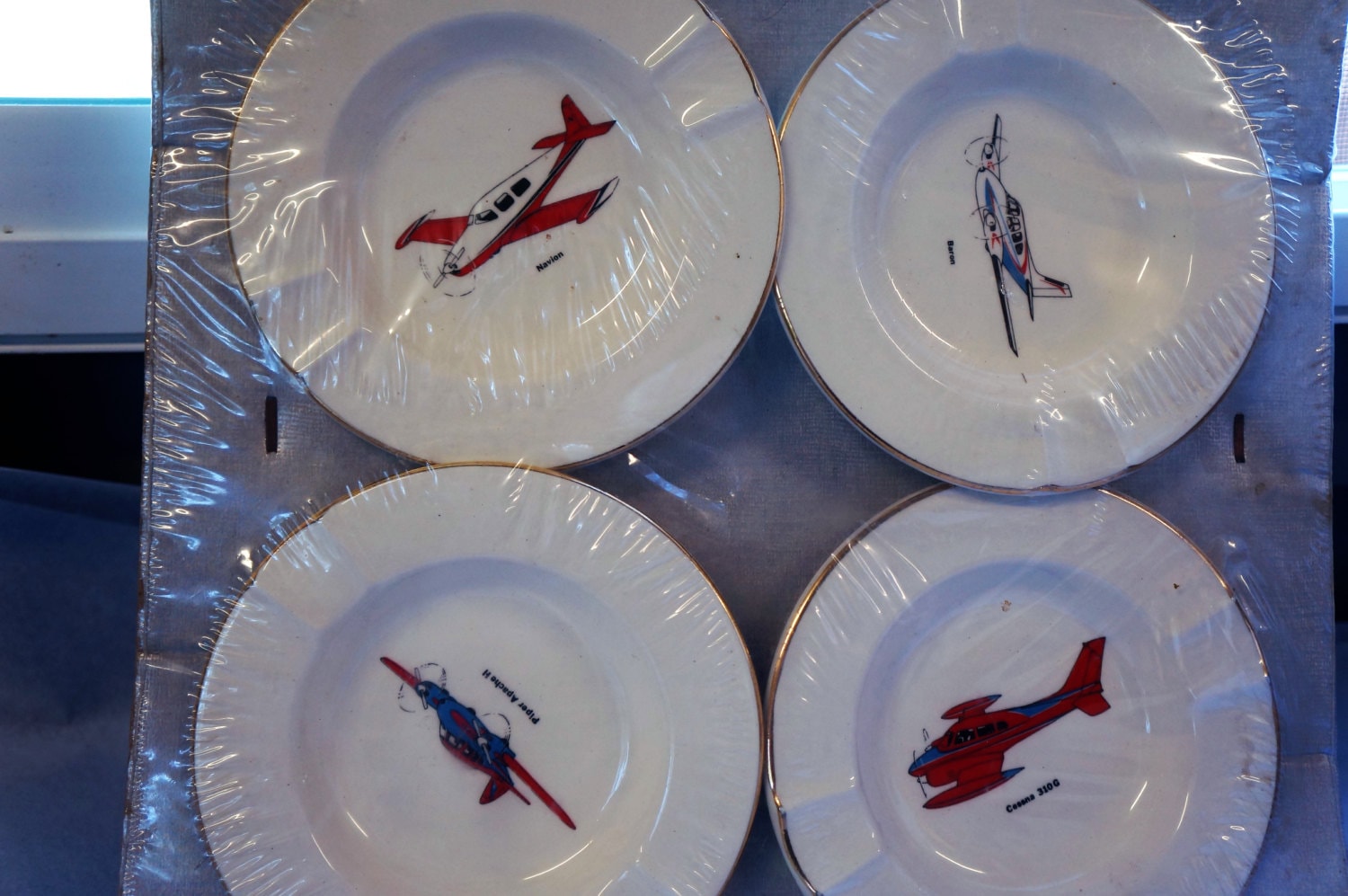 1960s set of 4 ceramic airplane ashtrays, NOS still in packaging.