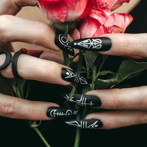 Cast A Spell Nailz, 24 Long Witchy Press on Nails, Matte Black Satanic ...