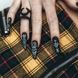 Cast A Spell Nailz, 24 Long Witchy Press on Nails, Matte Black Satanic ...