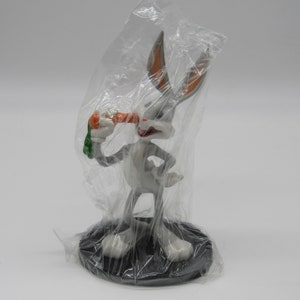 WB Warner Bros Collectors Guild Bugs Bunny Figurine With Pin in ...