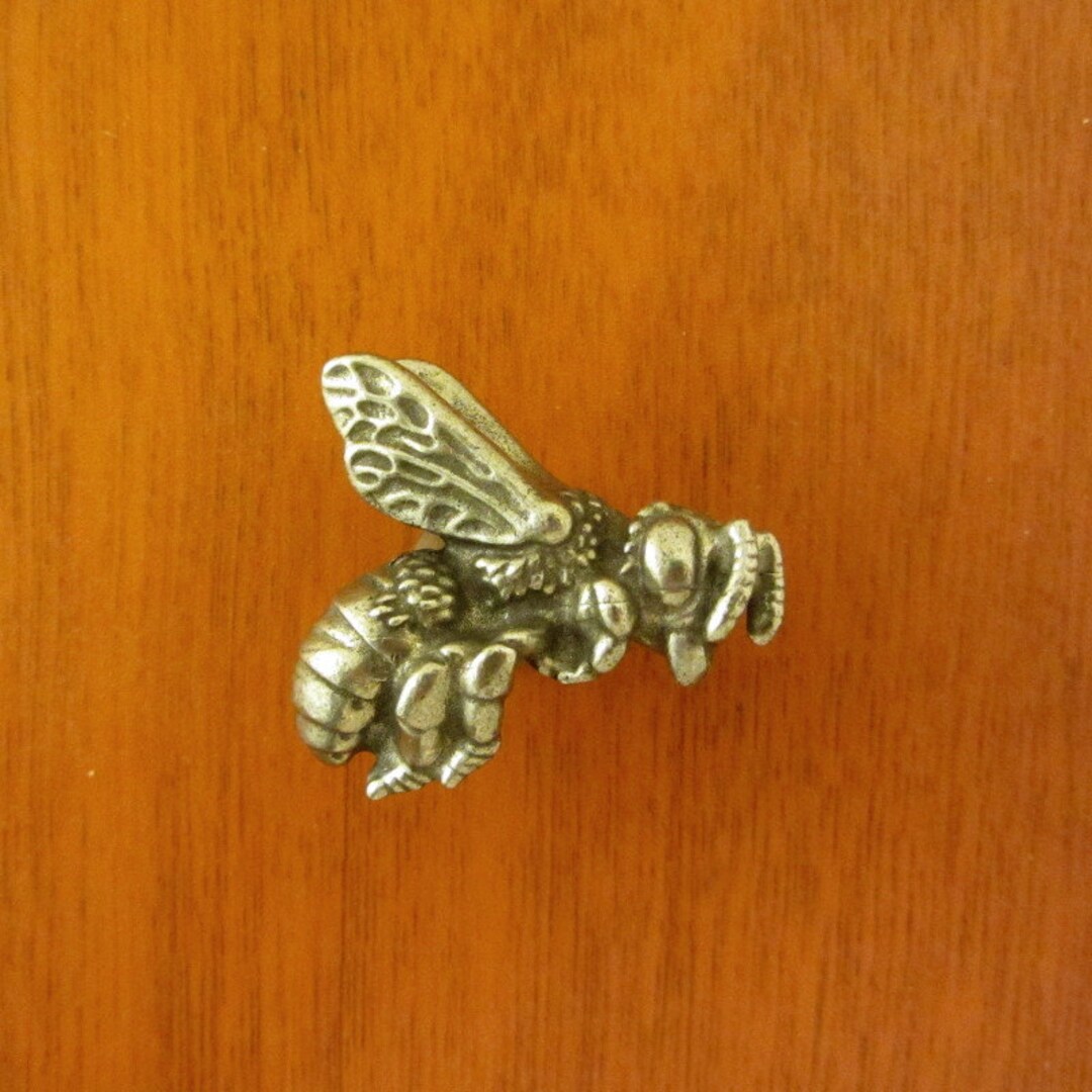 Honey Bee Drawer Pull - Right-facing Honeybee Cabinet Knob - Etsy
