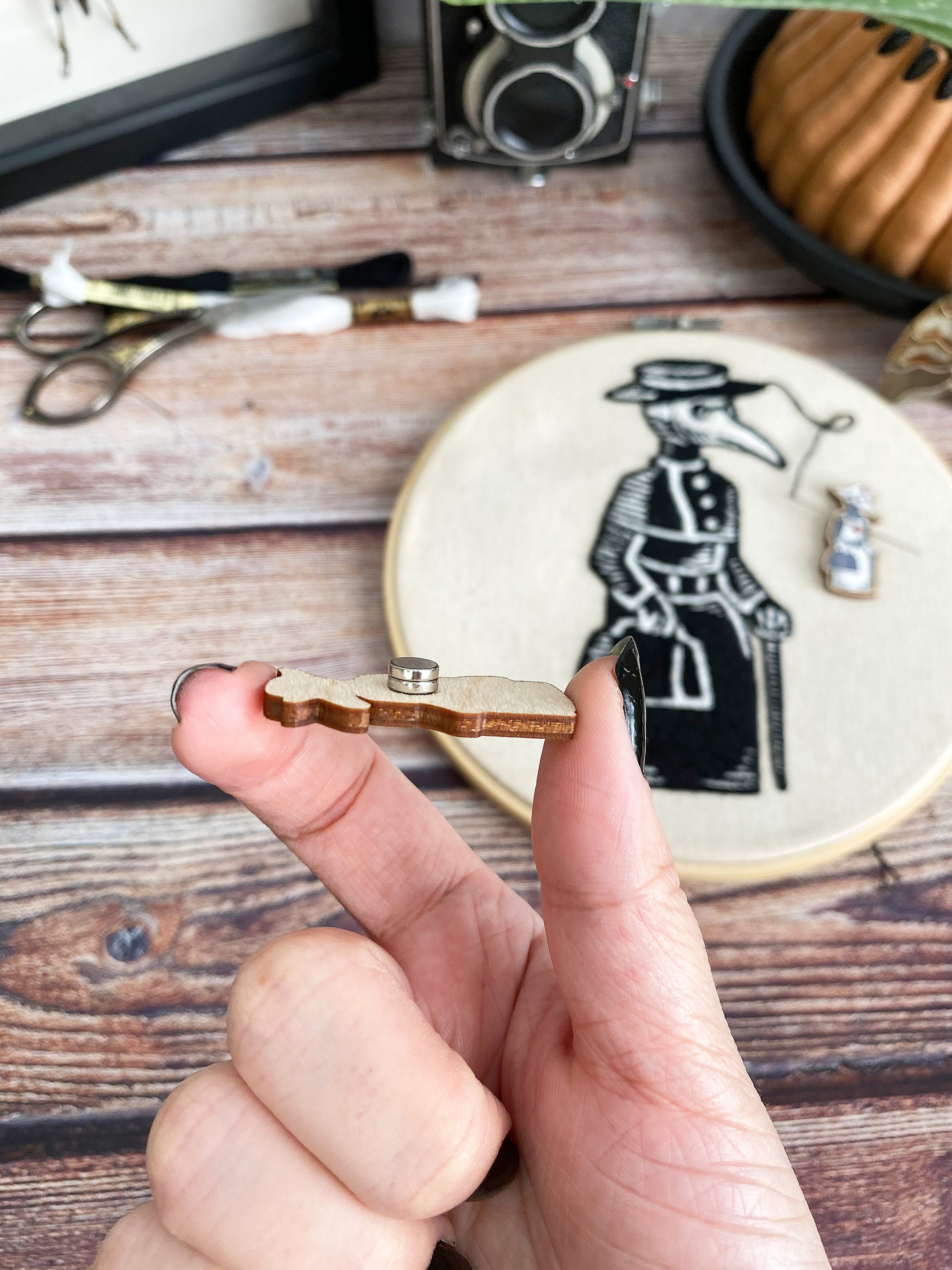 Embroidery Black Plague Plague Nurse Wooden Magnetic Needle Minder ...