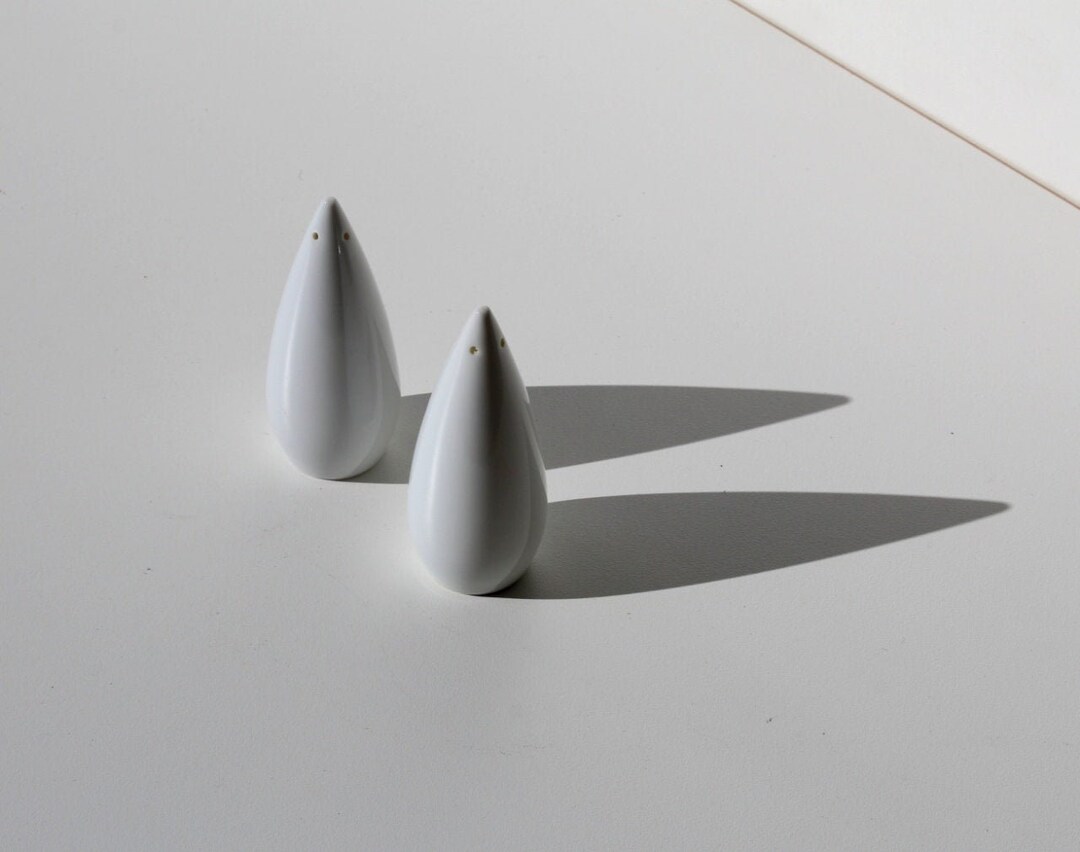 Pointy Egg Shaped Ceramic Missile Cone Salt and Pepper Shakers Simple ...