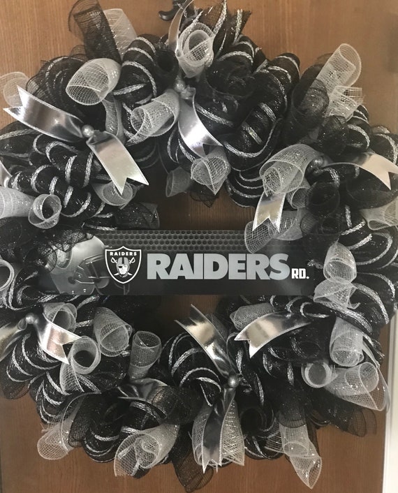 Raiders Wreath - EMSEKFLOL.COM