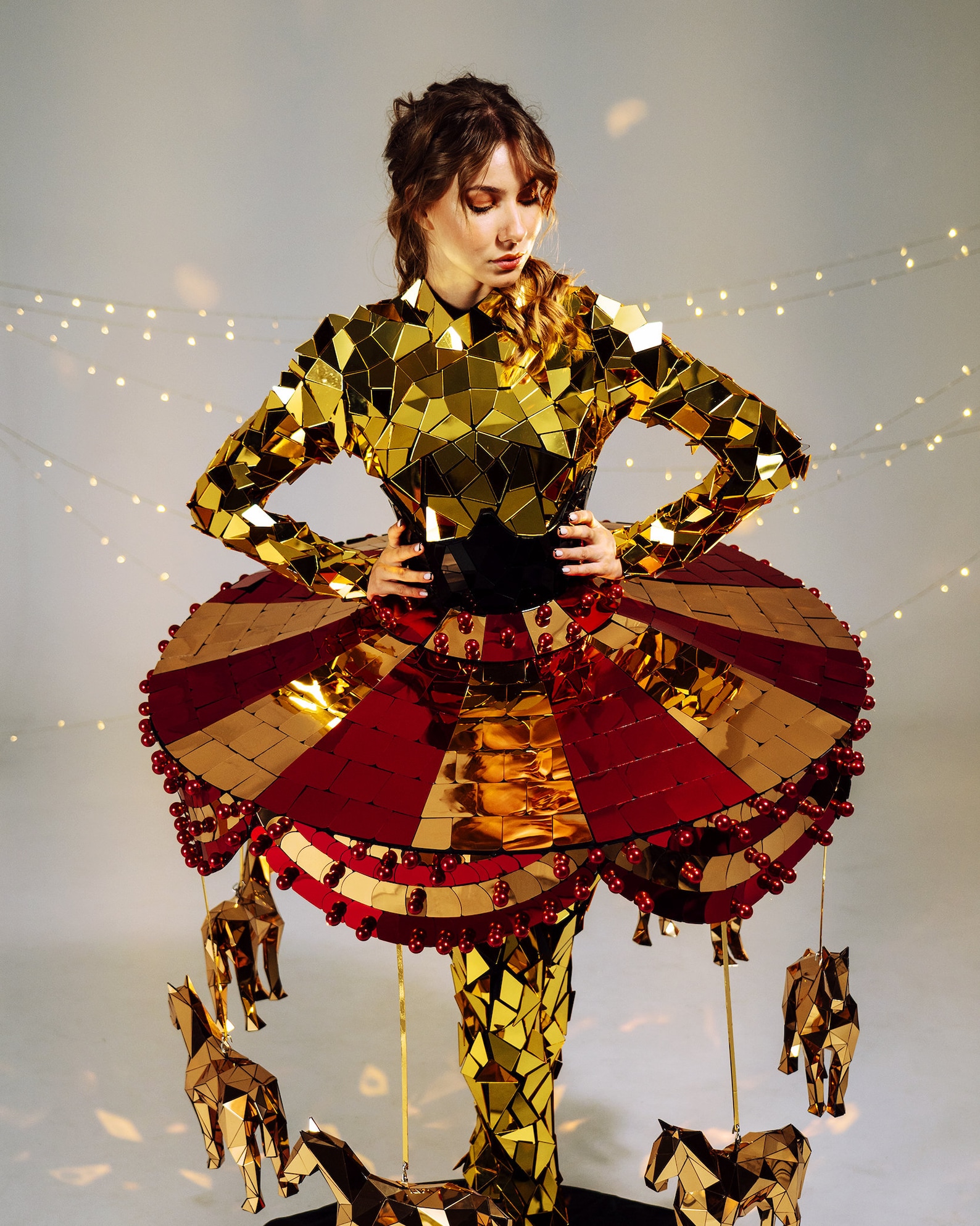Gold Mirror Cosplay Carousel Costume With Gold Mirror Moving Horses to ...