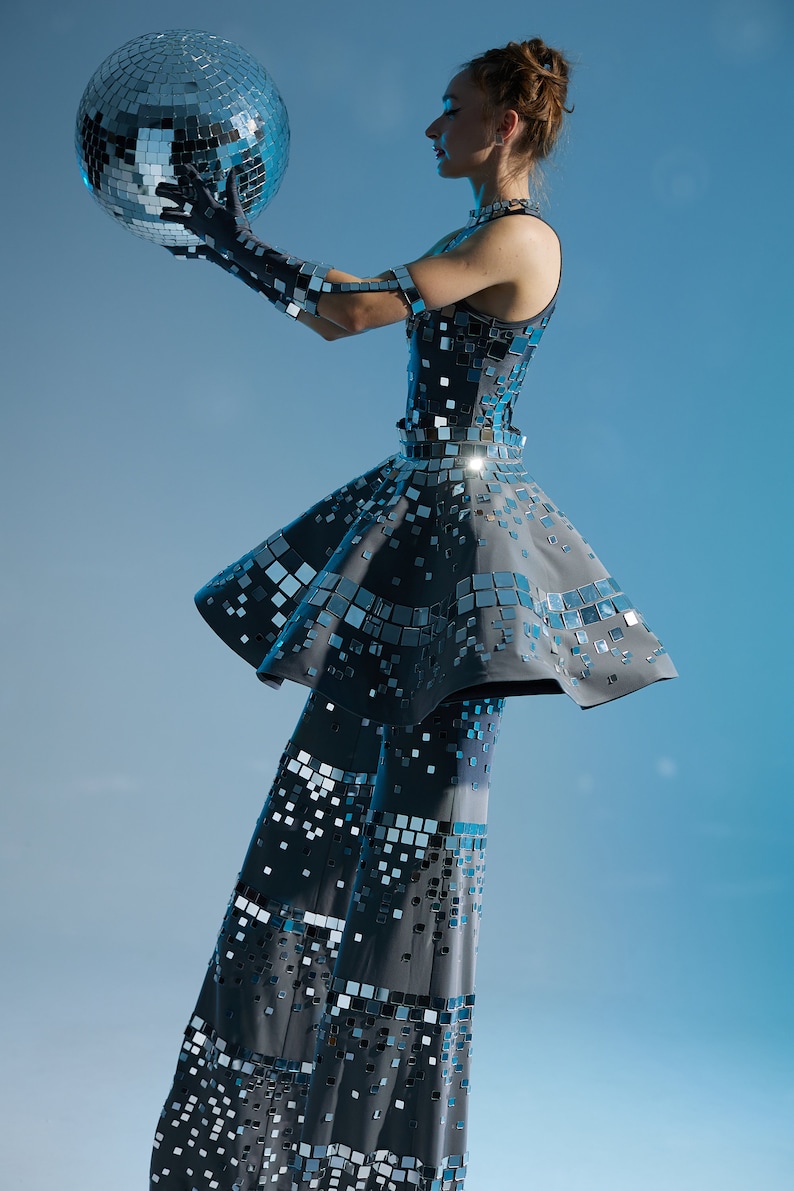 Sequin Silver Mirror Stilt Walker/ Female Mirror Dress / Christmas ...