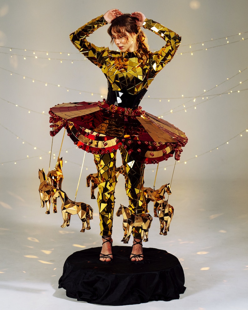 Gold Mirror Cosplay Carousel Costume With Gold Mirror Moving Horses to ...