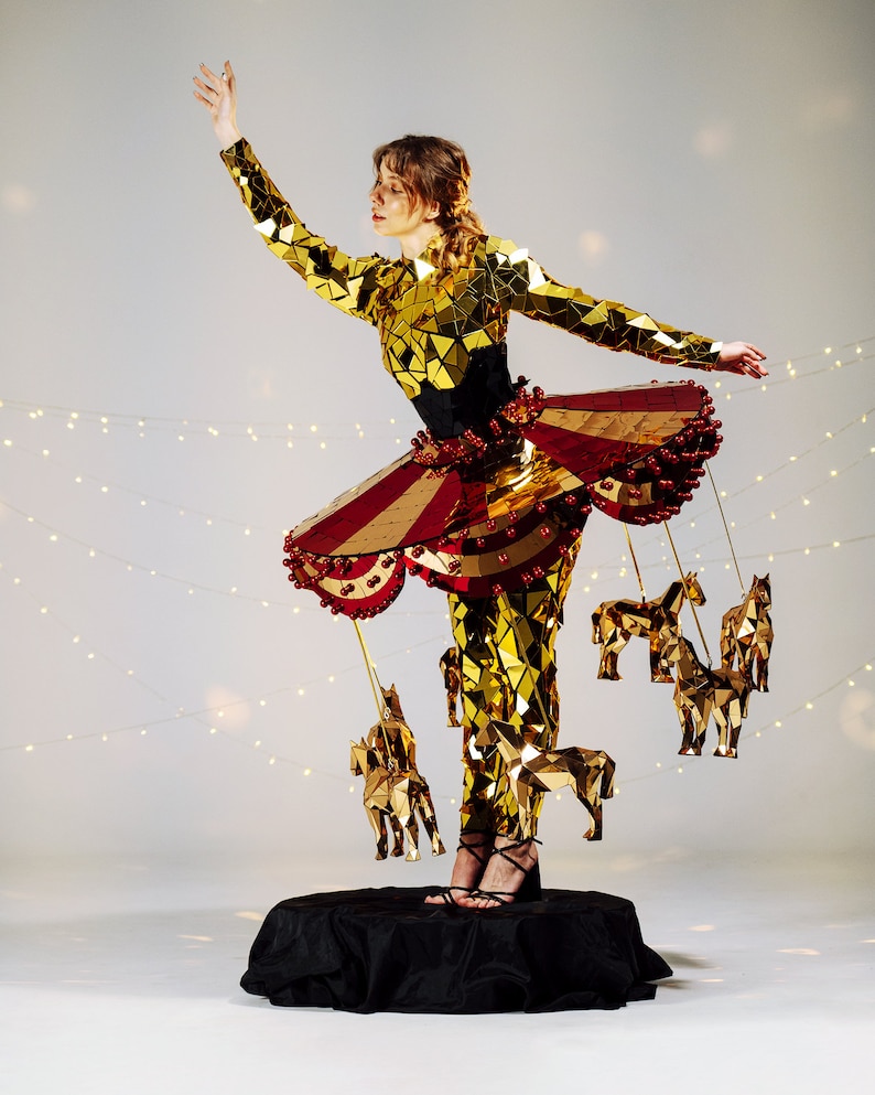 Gold Mirror Cosplay Carousel Costume With Gold Mirror Moving Horses to ...