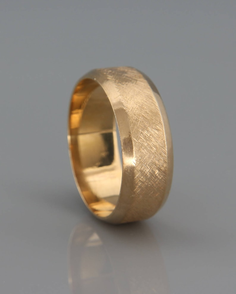 14k Solid Gold Men's Wedding Band in Rustic Beveled Style - Etsy