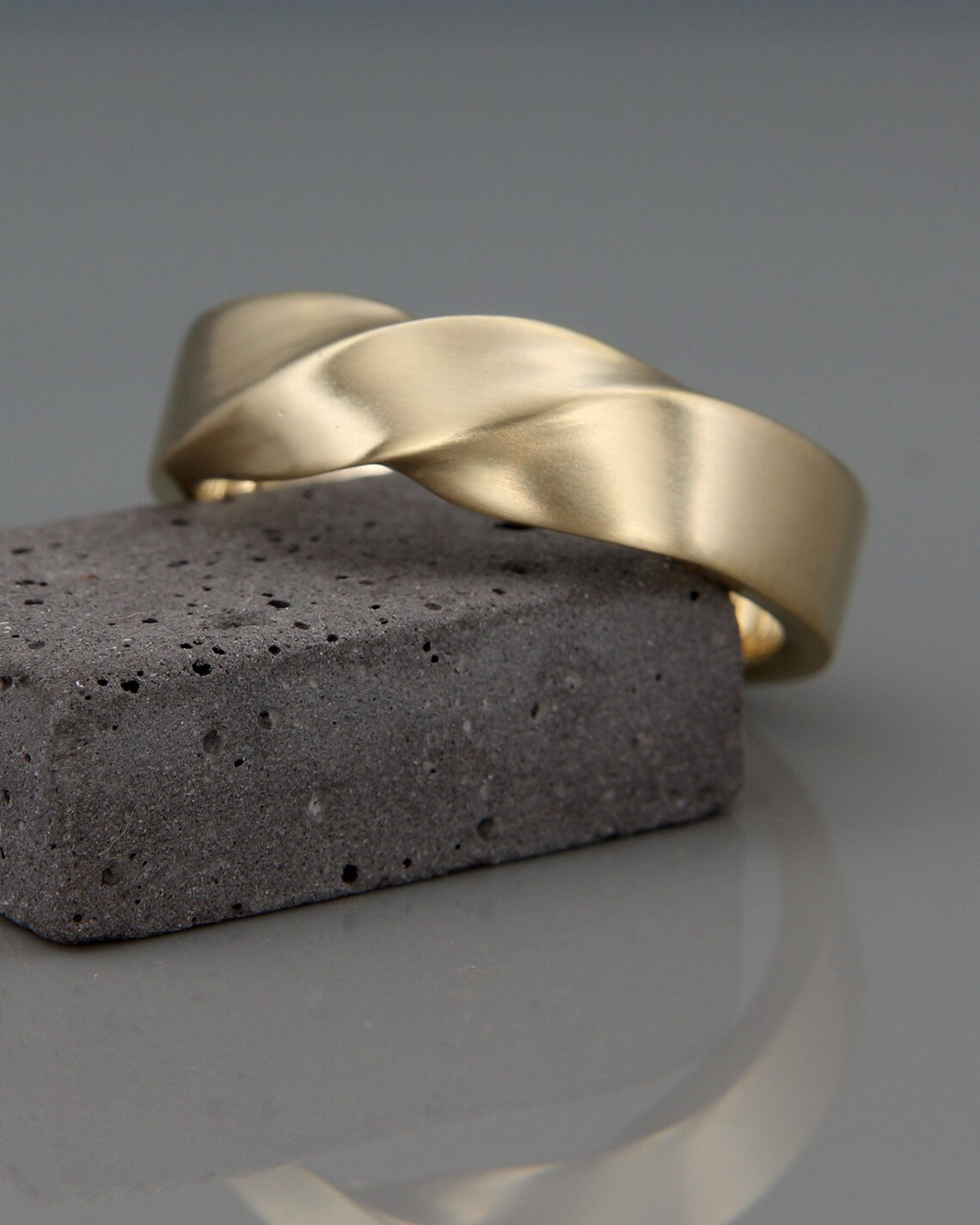 14k Gold Mobius Men's Wedding Band Solid 14K Gold - Etsy