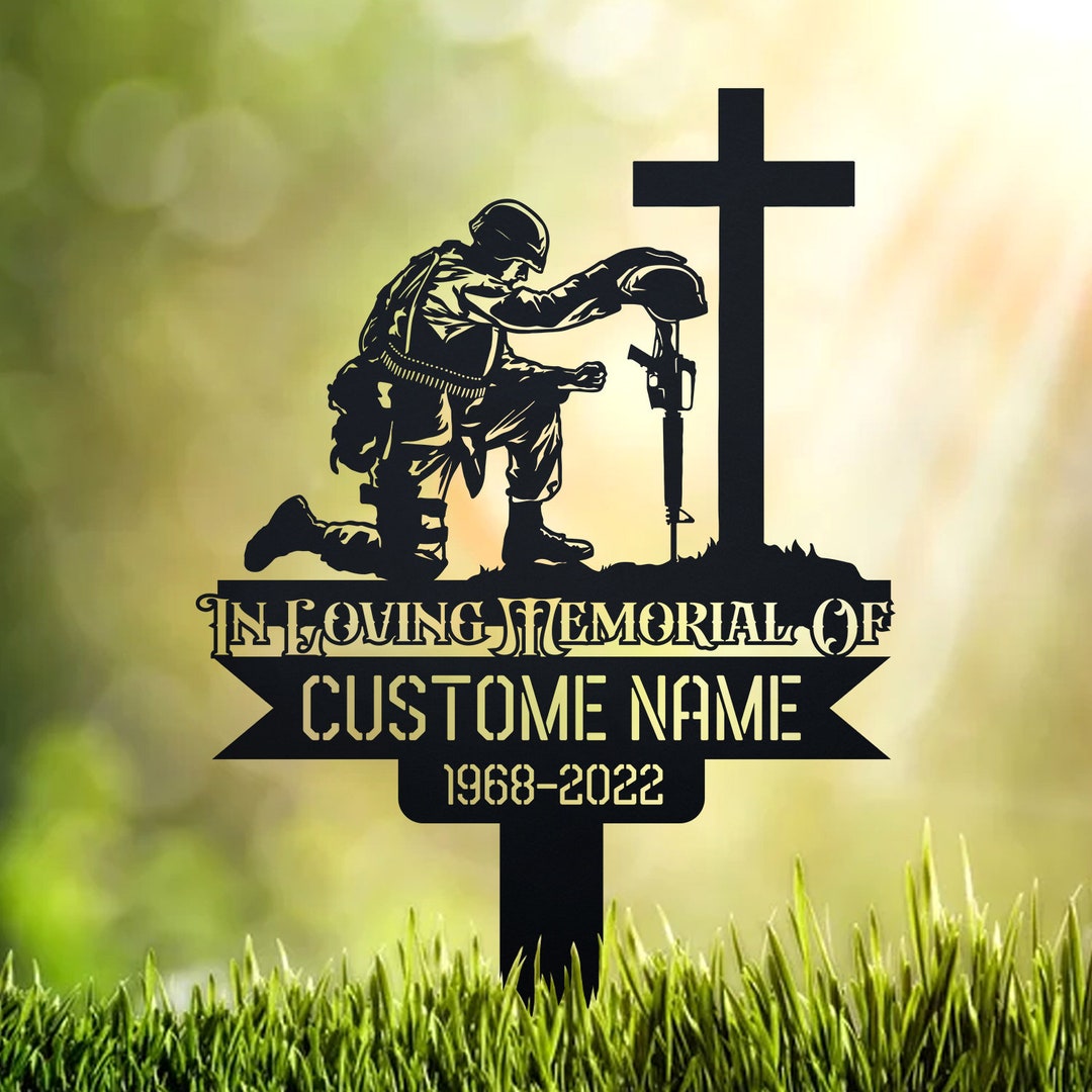 Personalized Soldier Kneeling at Cross Veteran Memorial Stake, Metal ...