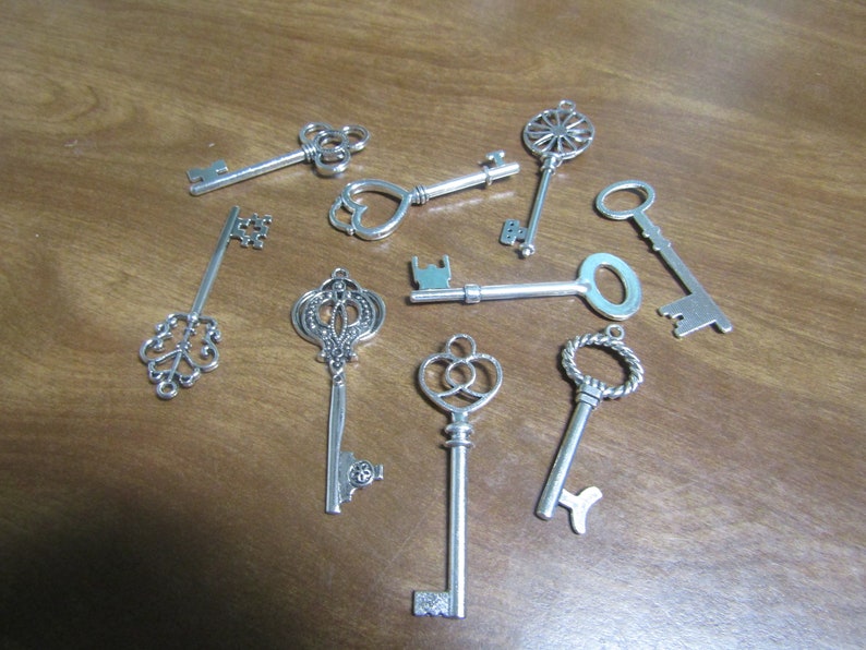 Hekate, Hecate and Her 9 Keys, Queen of the Witches, Keys - Etsy