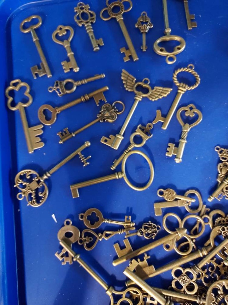 Hekate, Hecate and Her 9 Keys, Queen of the Witches, Keys - Etsy