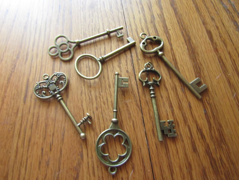 Hekate, Hecate and Her 9 Keys, Queen of the Witches, Keys - Etsy