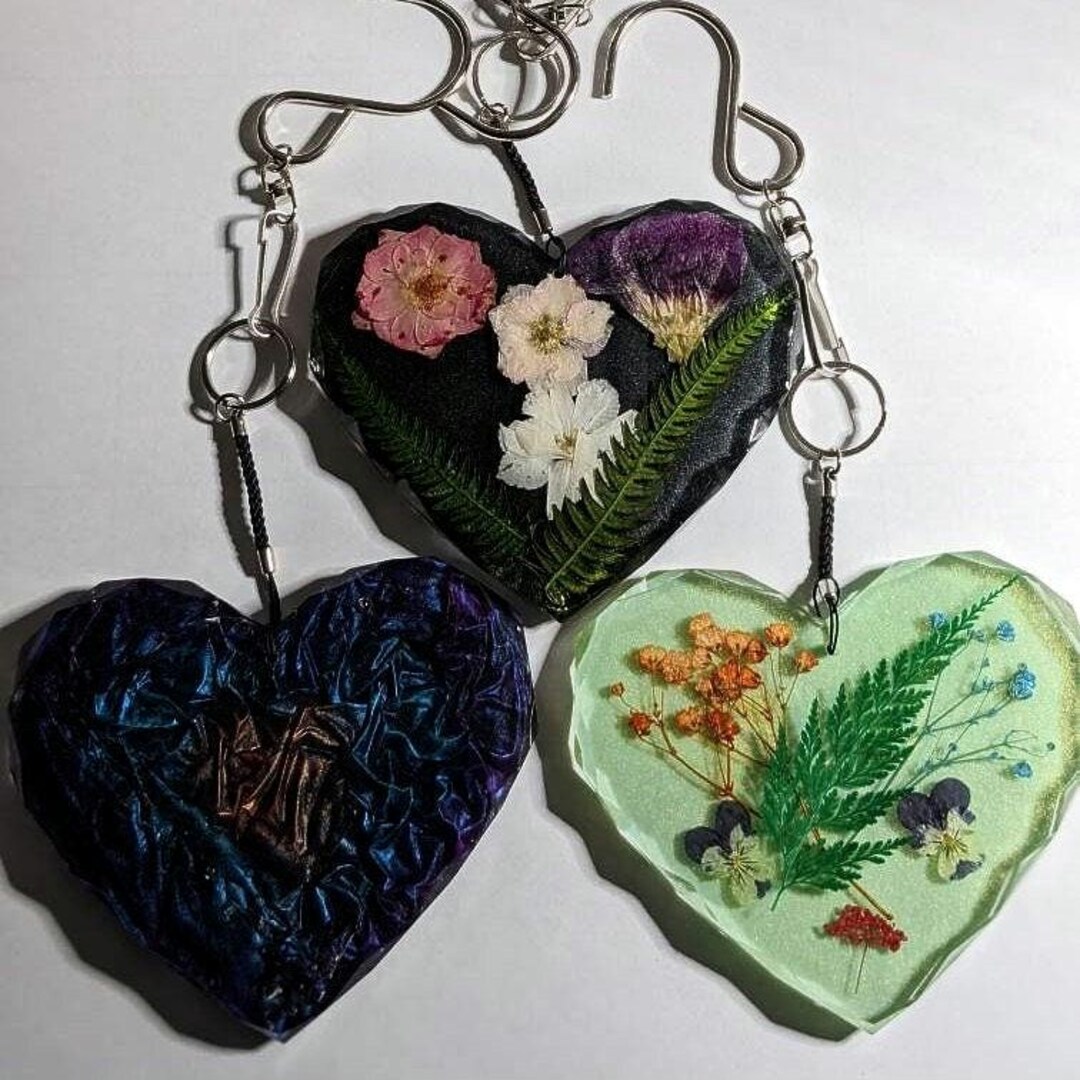 Beautiful Hand Created Hanging Resin Heart With Natural Flowers ...