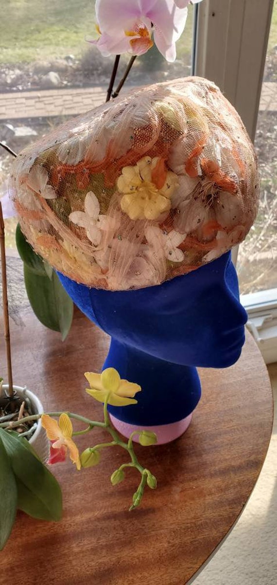 HAT Vintage Woman's Mid Century Pill Box Flowers Nett… - Gem