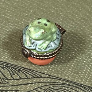Kiss a Porcelain Frog Box - Tiny Collectible W/ Green Frog Topper ...
