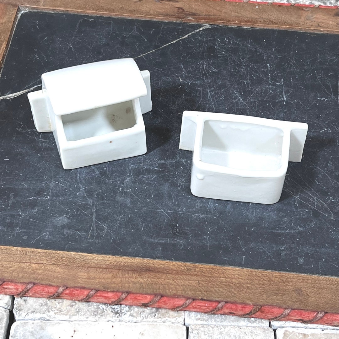 Wet Your Beak White Ceramic Bird Cage Feeders Water One Has Arched Top ...