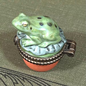 Porcelain Frog Box Tiny Collectible W/ Green Frog Topper Opens Ceramic ...