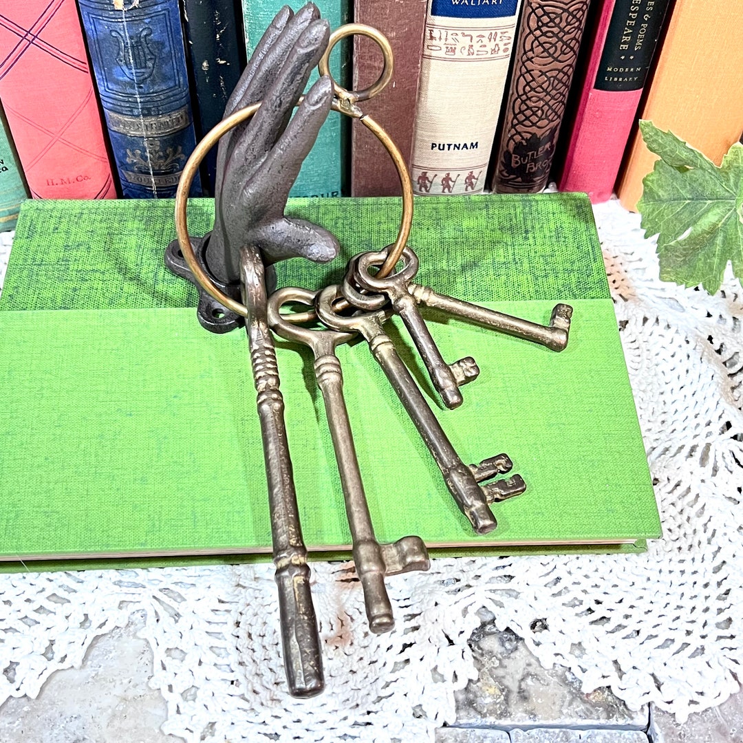 Big Set Metal Skeleton Keys on Ring Decorative Big Giant Sized - Prop ...