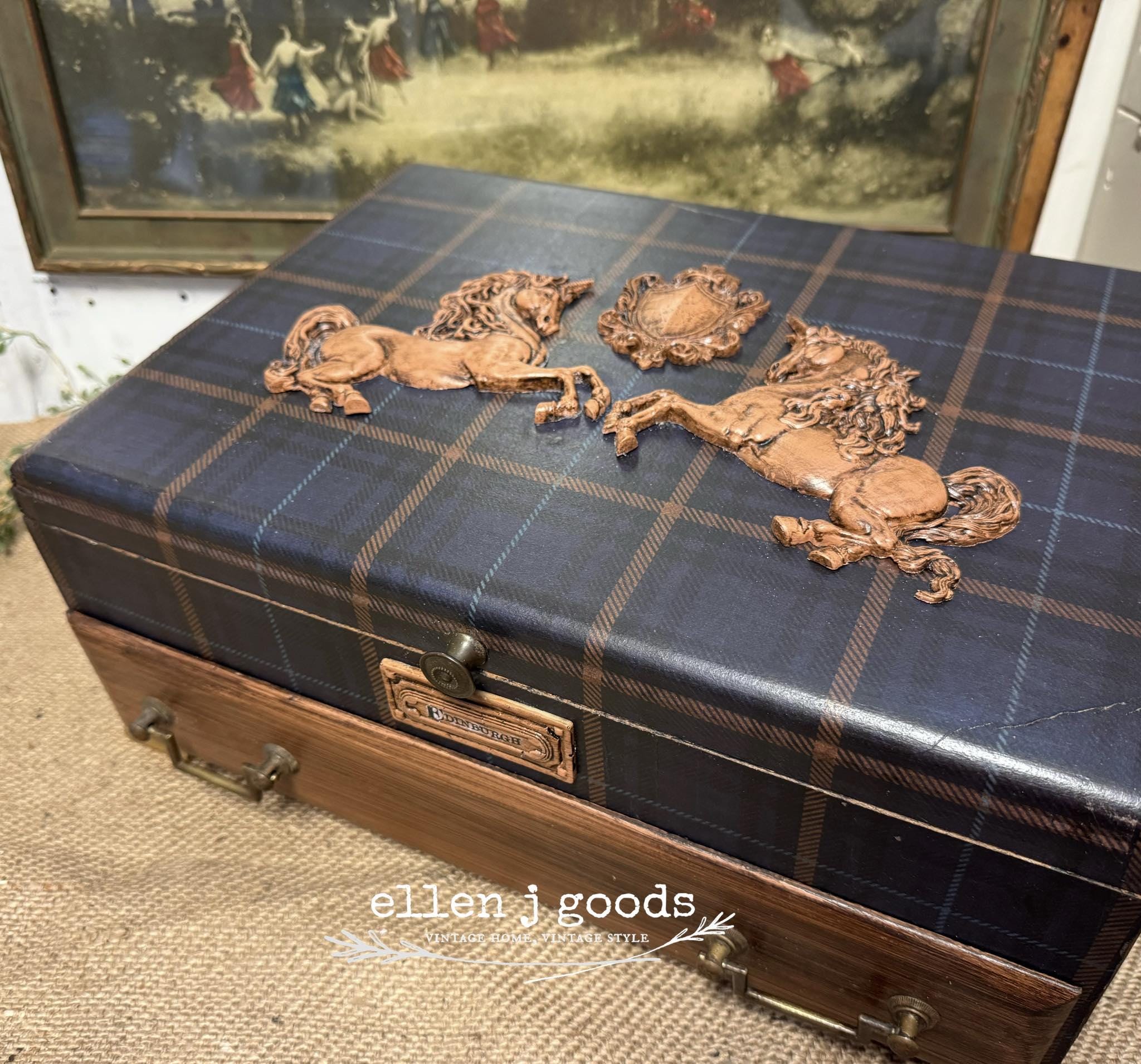 Heraldry Mould | IOD Iron Orchid Designs, Furniture Appliques (6"x10 ...