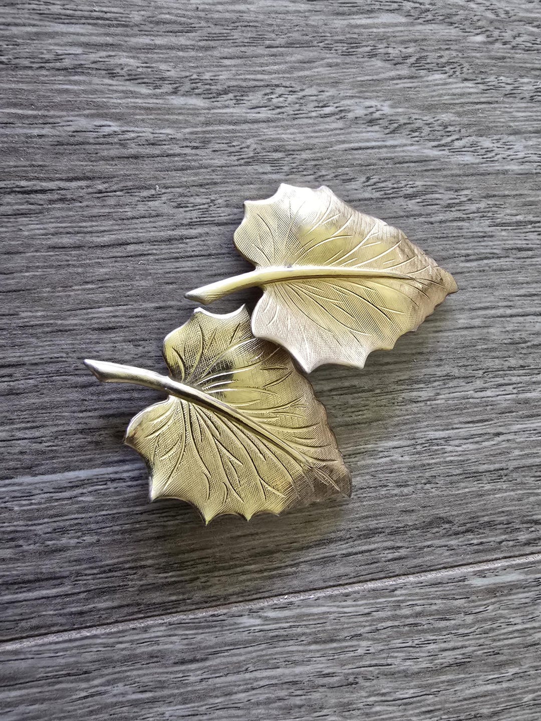 Vintage Pair of Leaf Pins - Etsy