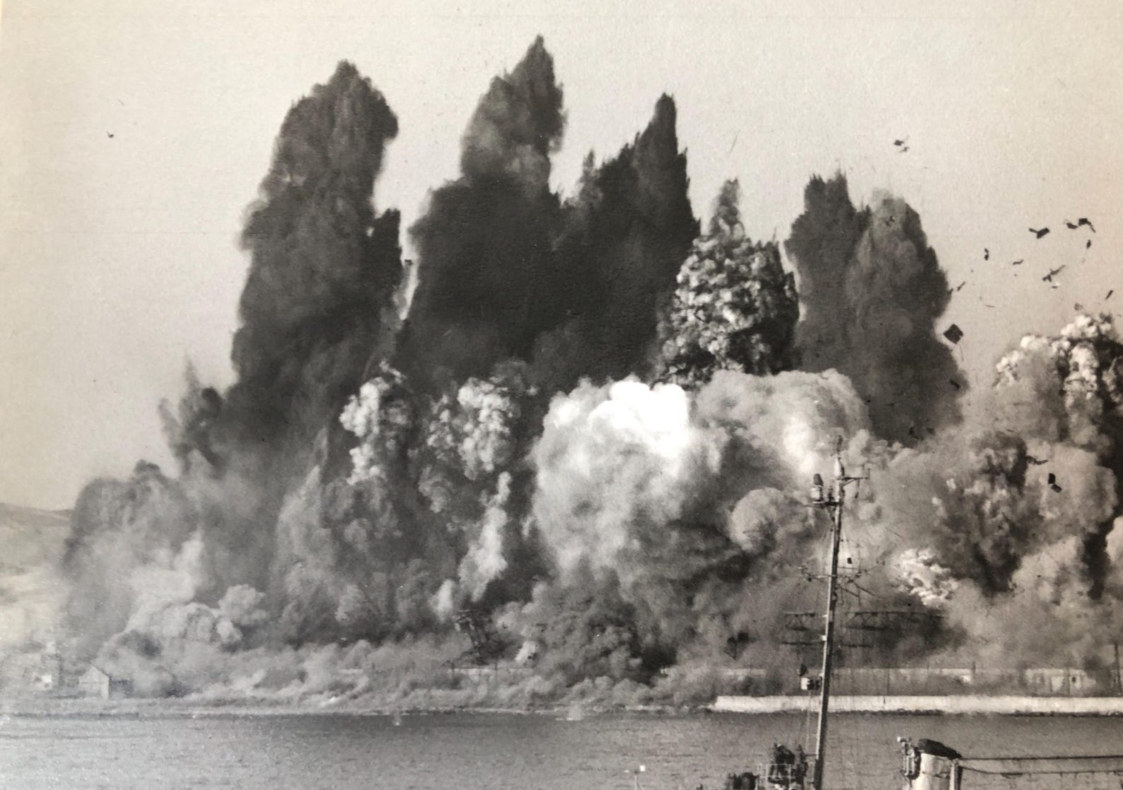 1950 Korean War US Navy USS Begor Offshore During Demolition Hungham ...