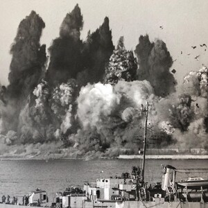 1950 Korean War US Navy USS Begor Offshore During Demolition Hungham ...