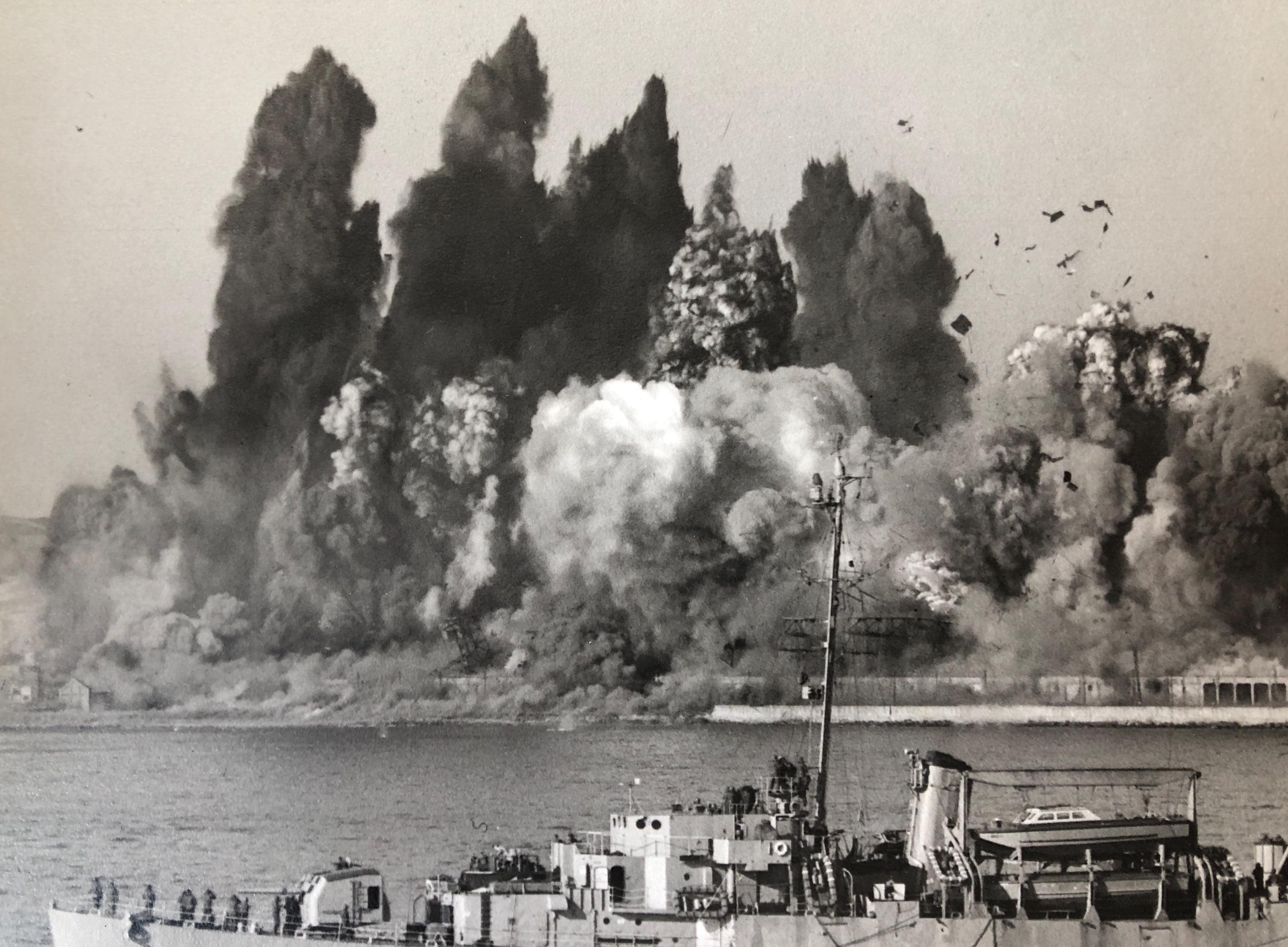 1950 Korean War US Navy USS Begor Offshore During Demolition Hungham ...