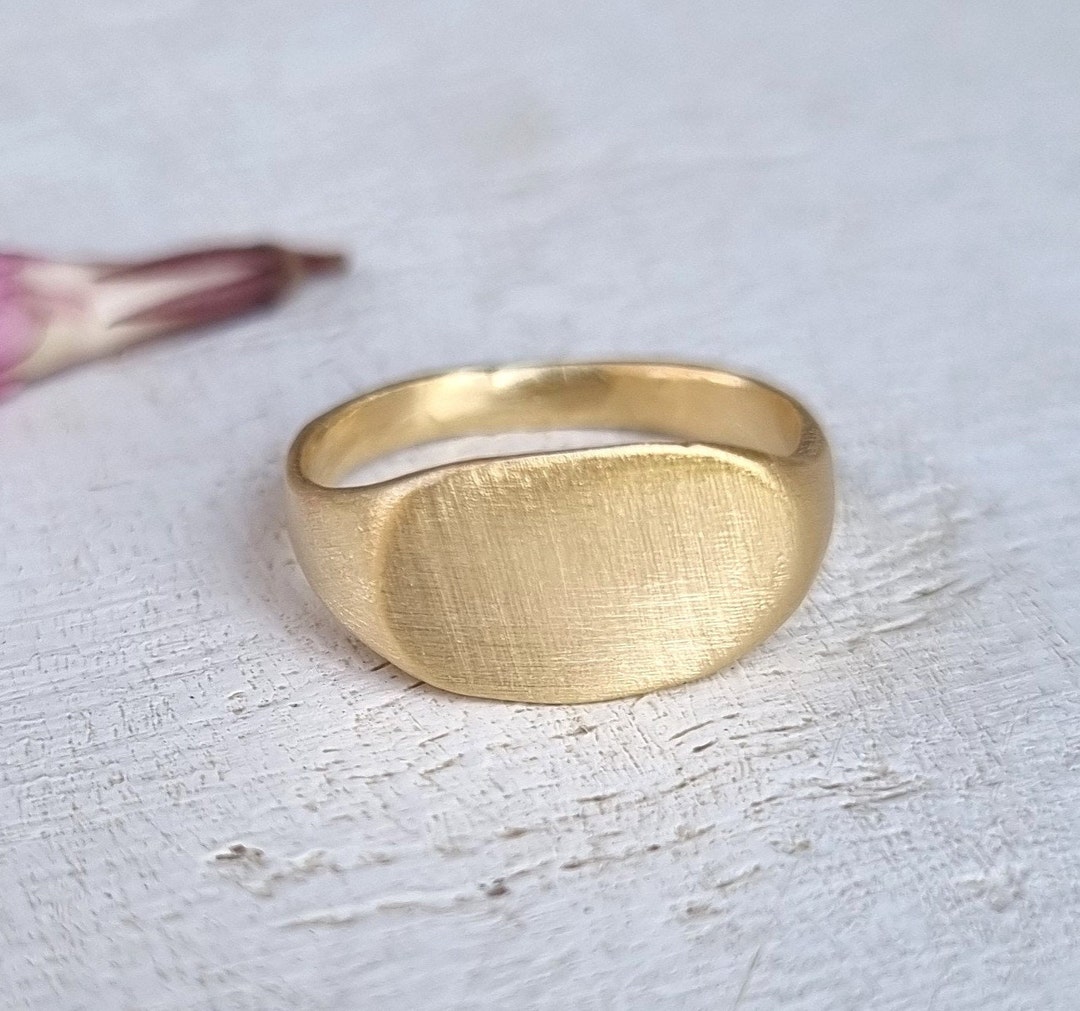 18k Gold Signet Ring, Pinky Ring Women, Oval Signet Ring, Minimalist ...