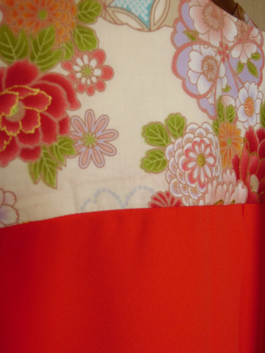 Top : Red shirt for spring and summer. Red crepe fabric and Japanese ...
