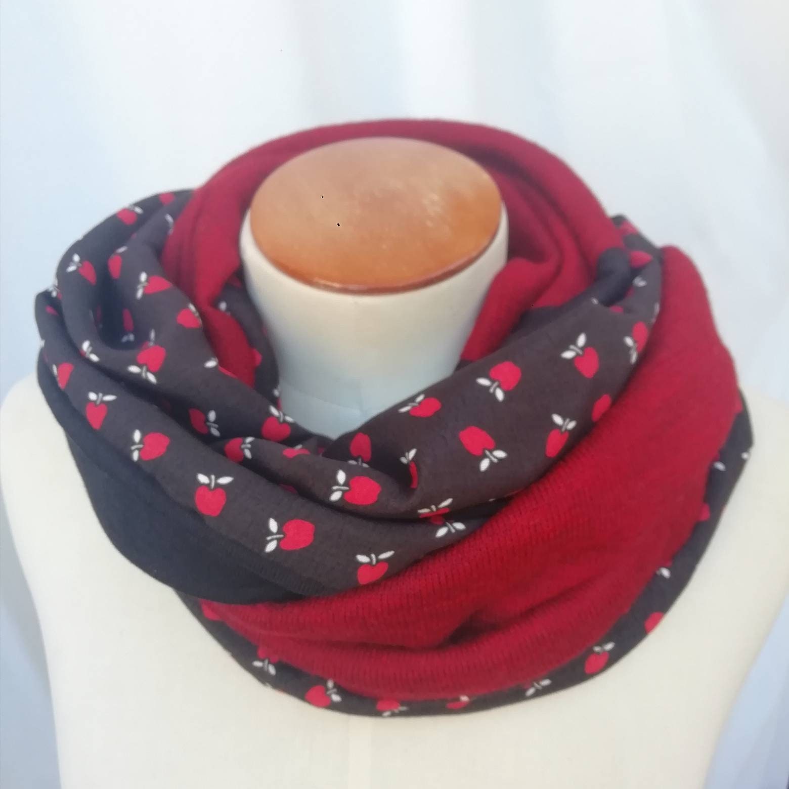 SNOOD woman printed red apples, infinite scarf