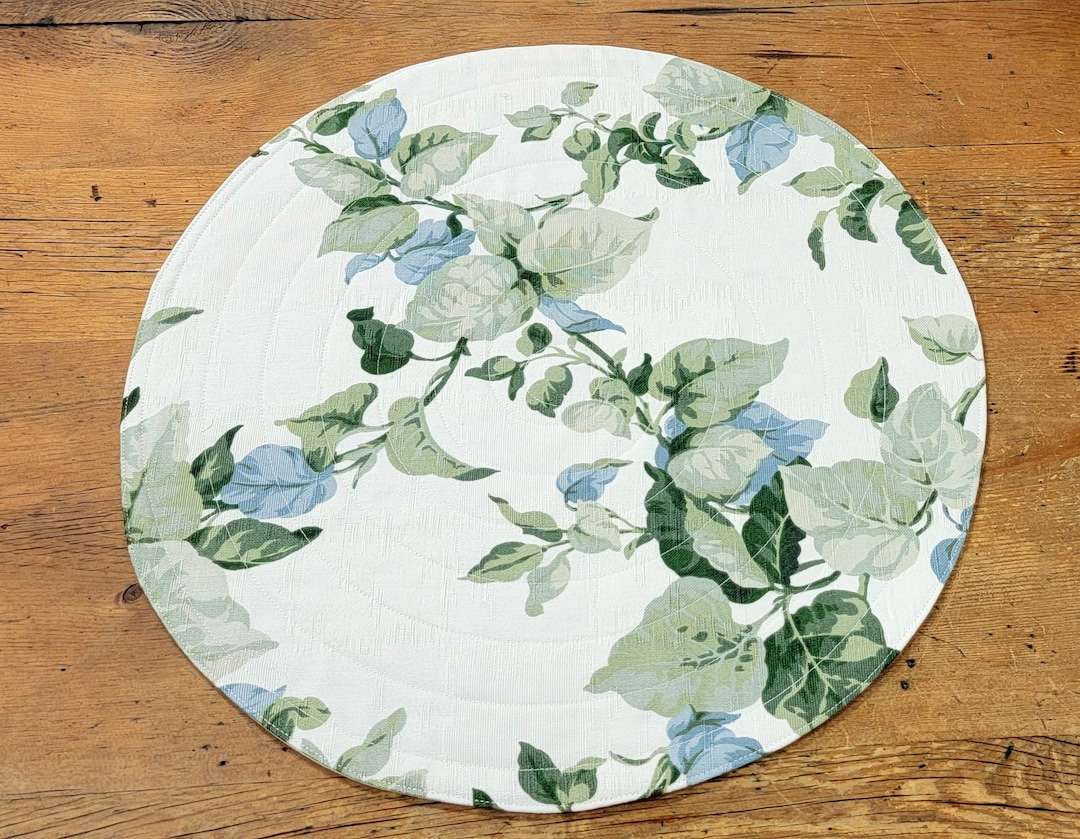 Round Quilted Centerpiece Mat / Table Topper Protector Ivy Leaves Vine ...