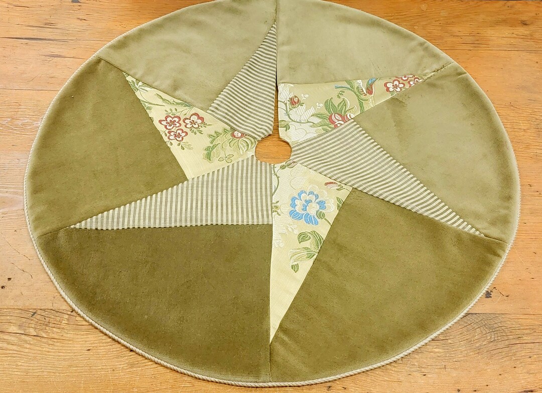 Christmas Tree Skirt Green Velvet Mini Small Tabletop Forest Evergreen ...