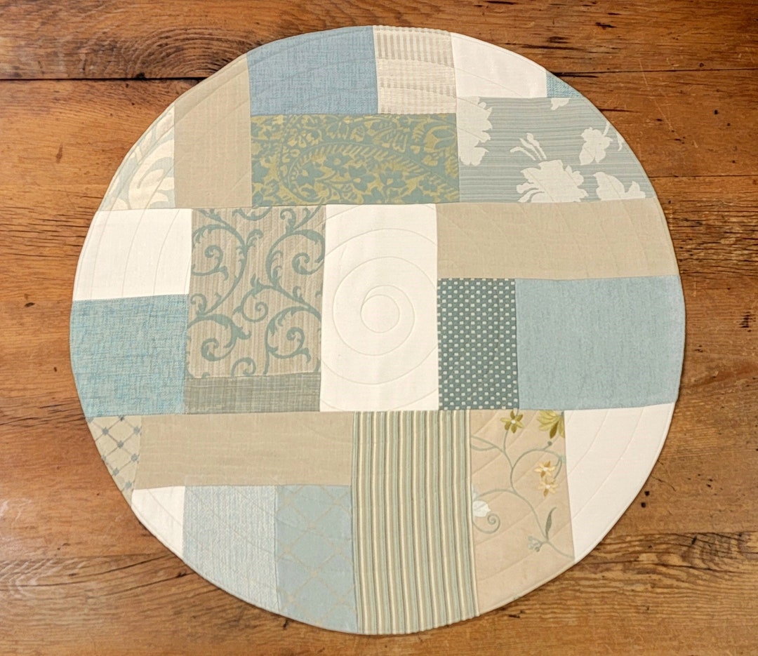 24" Round Quilted Table Topper/centerpiece Mat Mixed Prints Patchwork ...