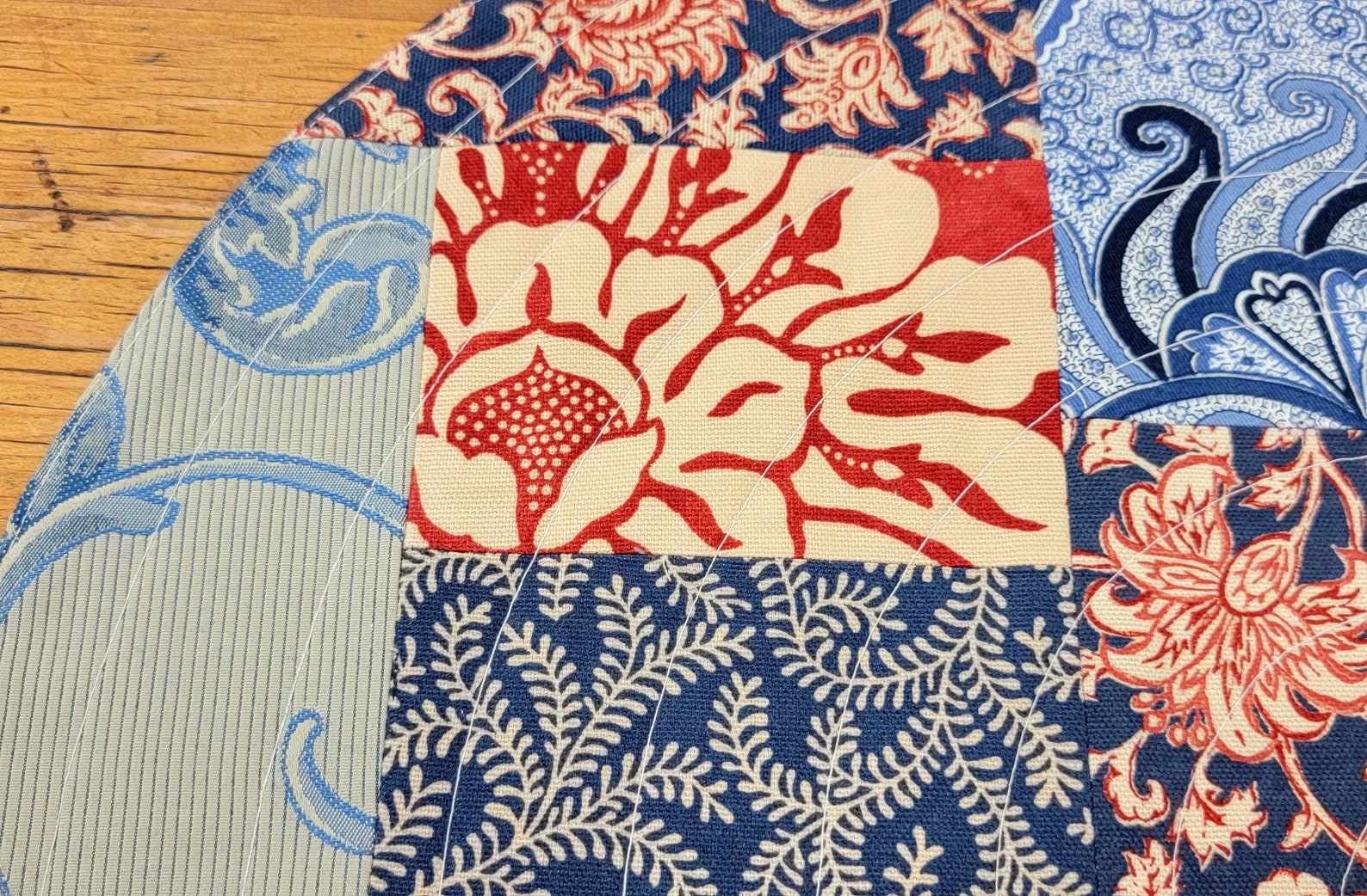 20 Round Quilted Table Topper/centerpiece Mat/runner Multicolor ...