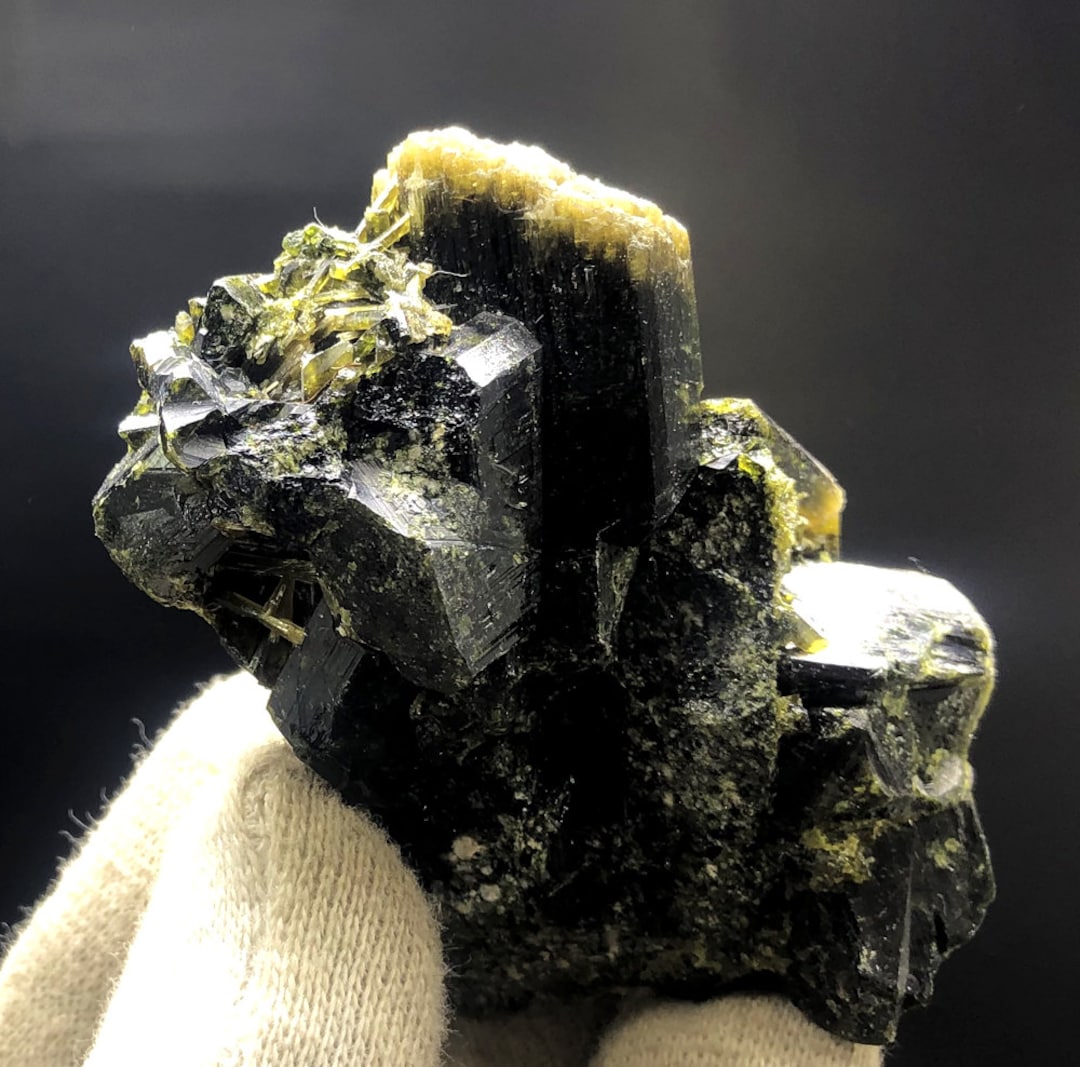 Epidote Crystals Epidote Specimen Green Epidote Epidote - Etsy